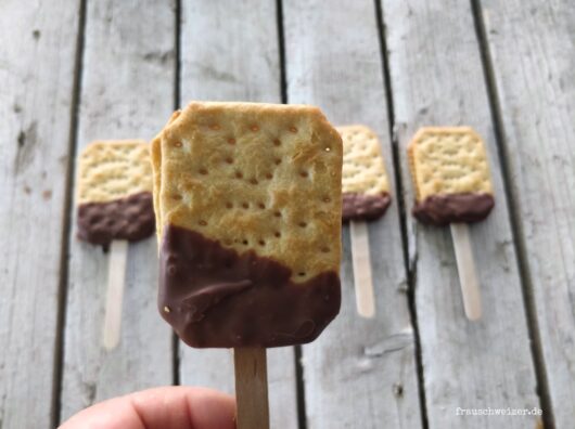 Tuc Kekse mit Schokolade - ein leckere Idee für salzig-süss!